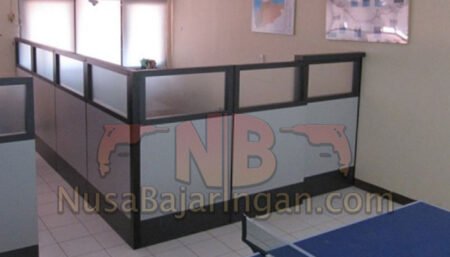 Jasa Pasang Partisi HPL Per Meter Terbaru 2025
